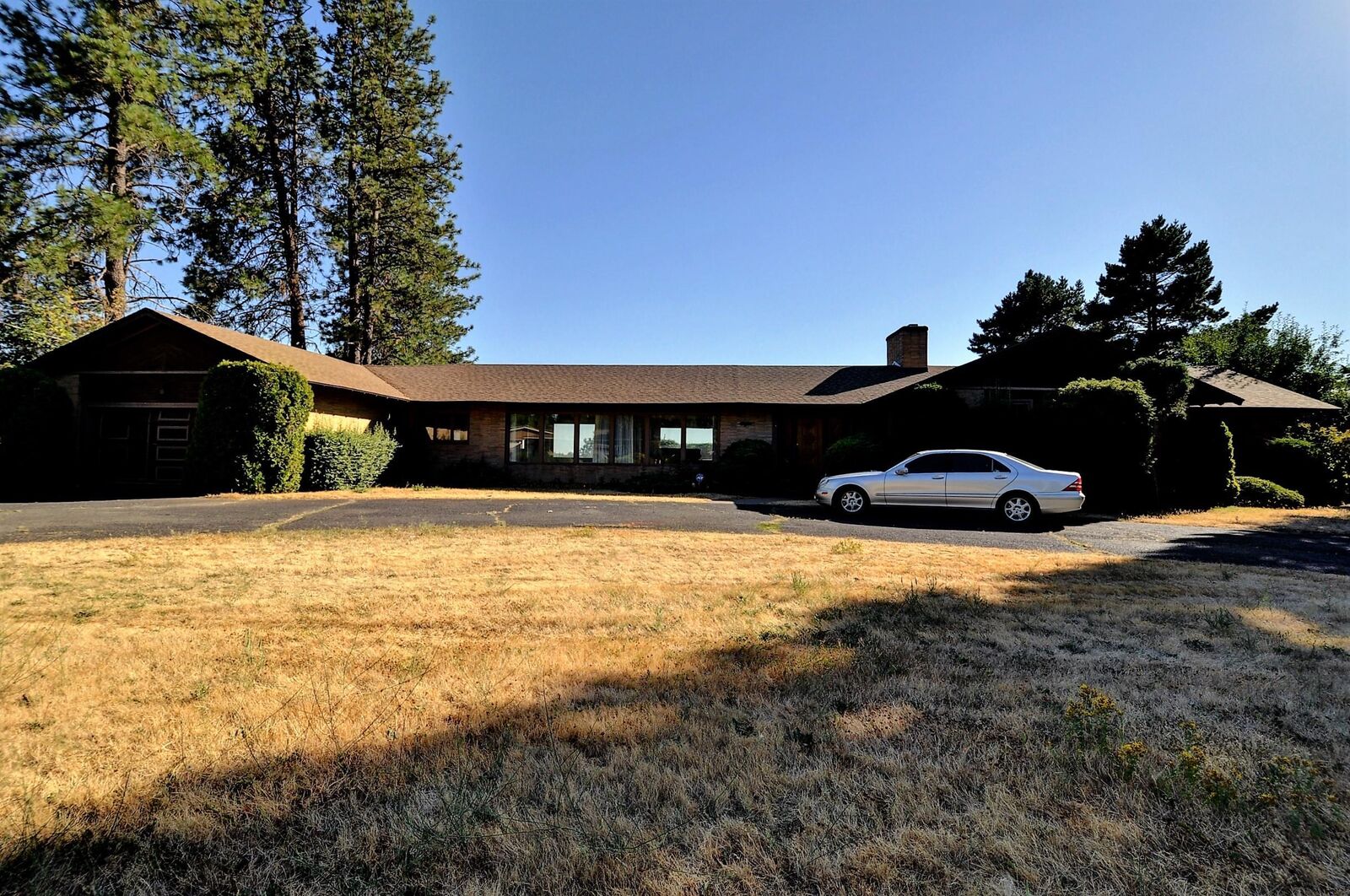 MLS#202221250: 8 E High Dr, Spokane, WA 99203