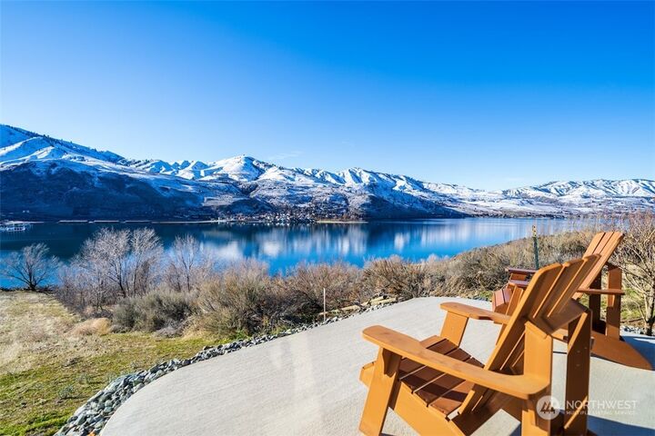 4 bed Chelan home for sale: 132 Goldfinch Lane, Chelan, WA 98816