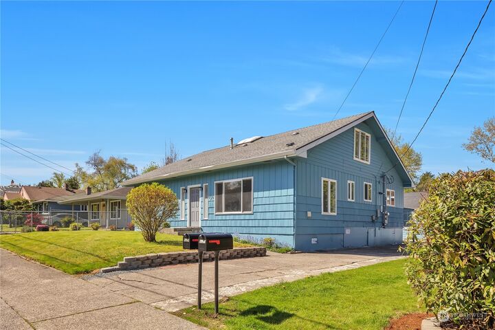 6 bed Seattle home for sale: 9329 53rd Avenue S 9329, Seattle, WA 98118