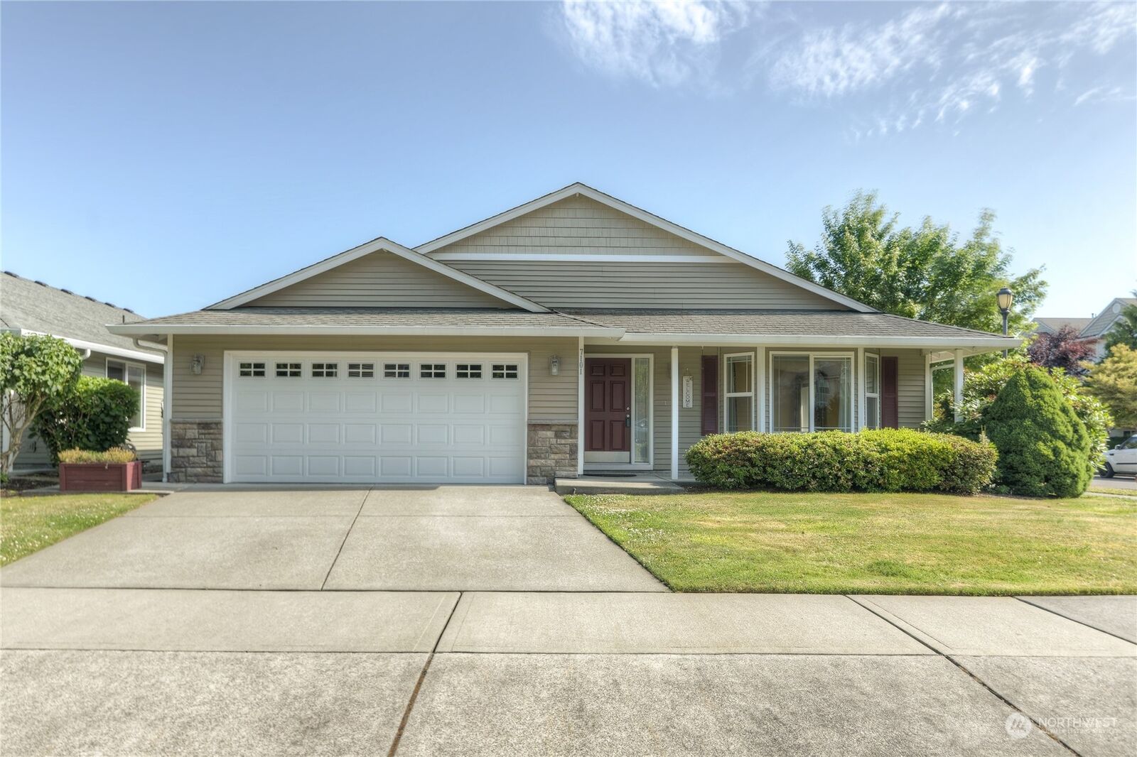 Home for sale in Lacey: 7101 33rd Way NE, Lacey, WA 98516