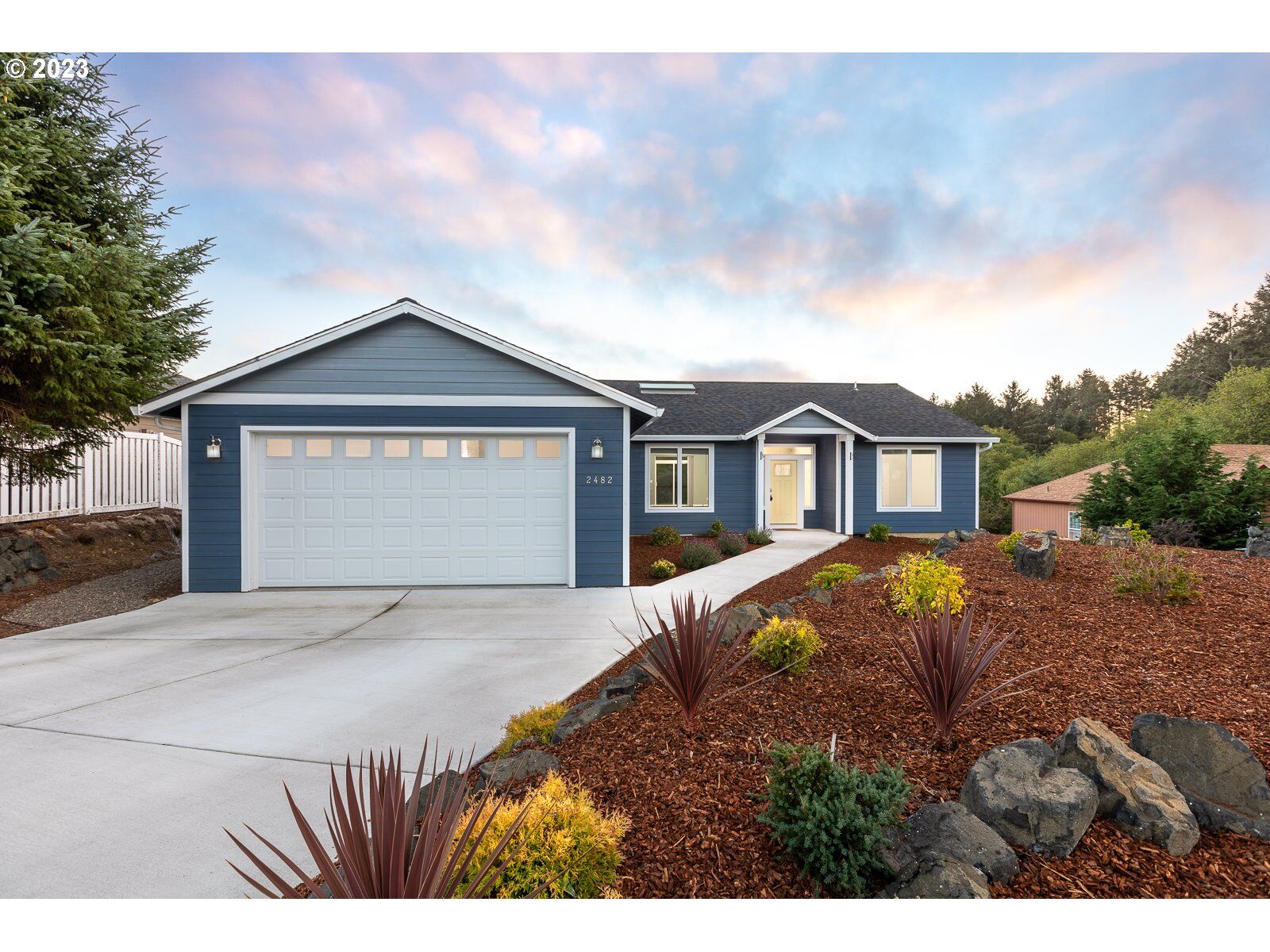 MLS#23099395: 2482 NE Voyage Loop, Lincoln City, OR 97367