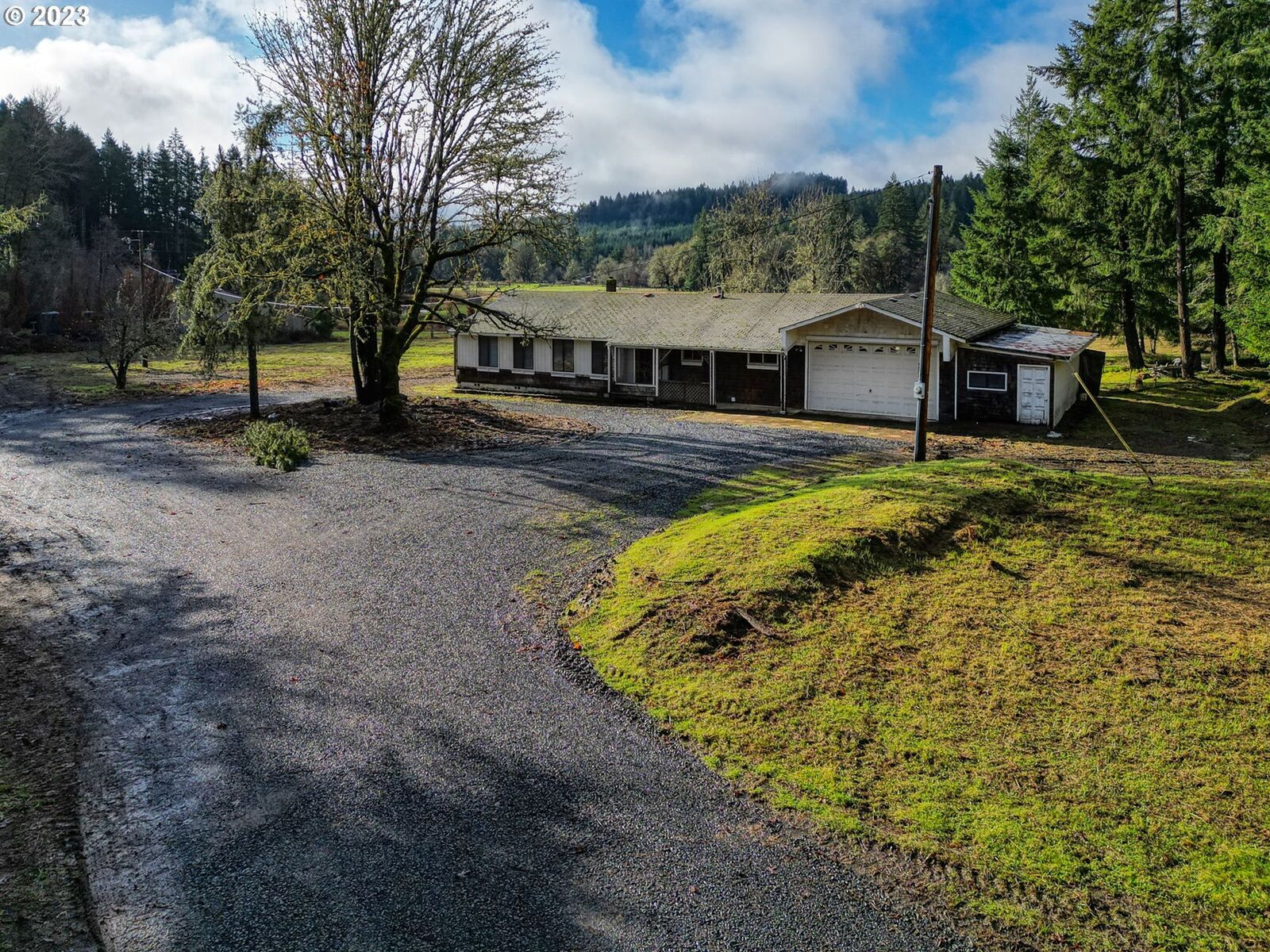 3 bed Cheshire home for sale: 24990 Hall Rd, Cheshire, OR 97419