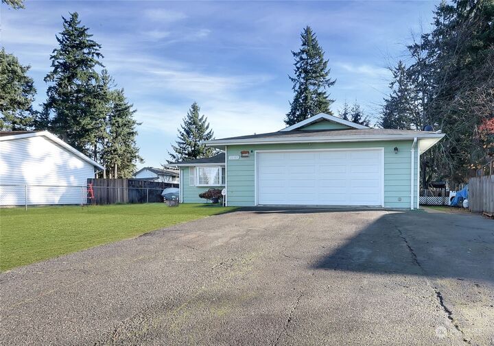 House for sale in Spanaway: 22113 43rd Avenue E, Spanaway, WA 98387