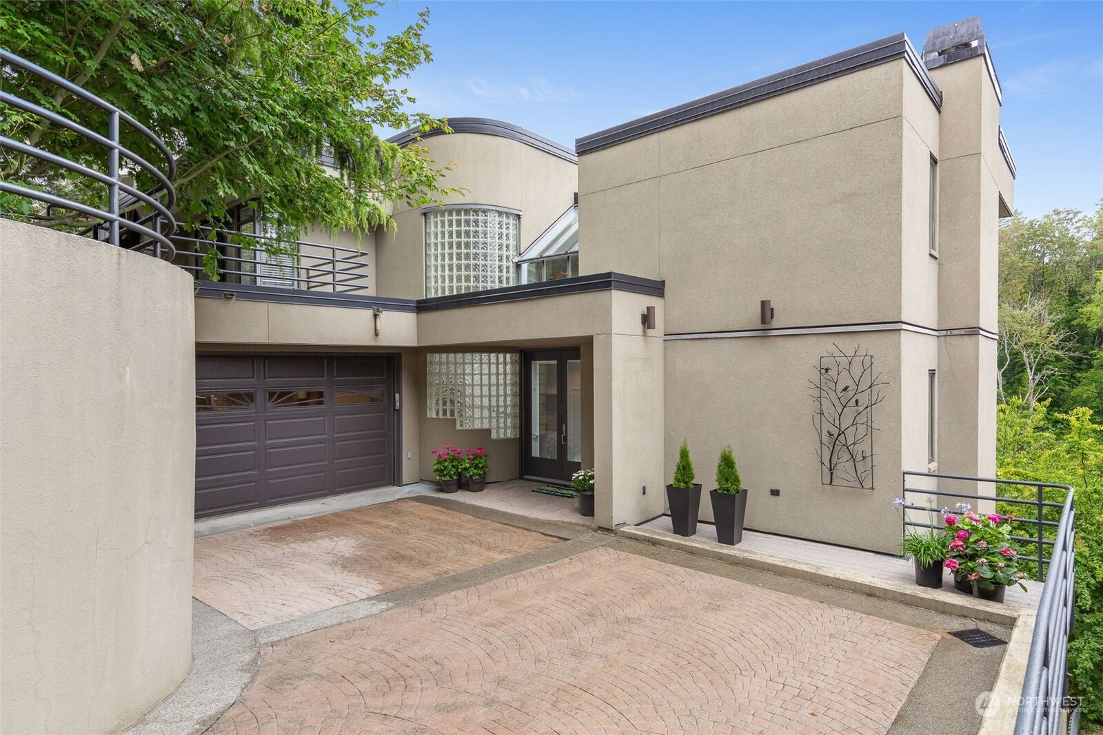 House for sale in Seattle: 1529 Magnolia Boulevard W, Seattle, WA 98199