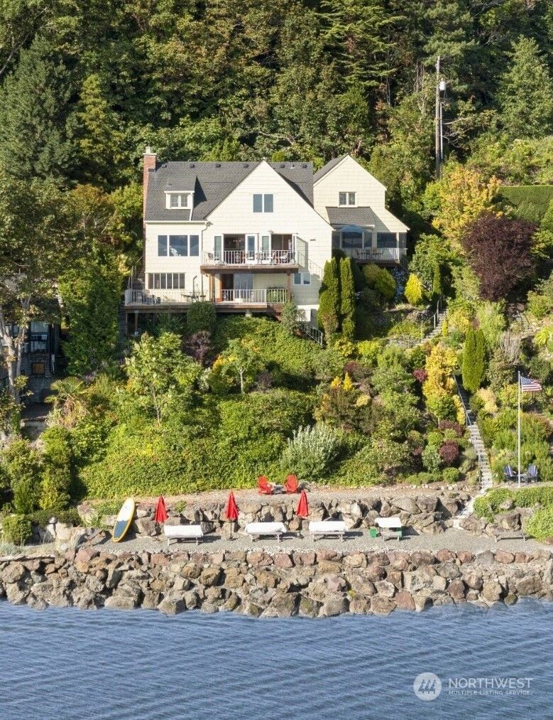 5 bed Seattle home for sale: 2339 Perkins Lane W, Seattle, WA 98199