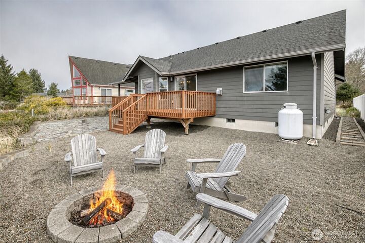 Home for sale in Ocean Shores: 673 Island Circle SE, Ocean Shores, WA 98569